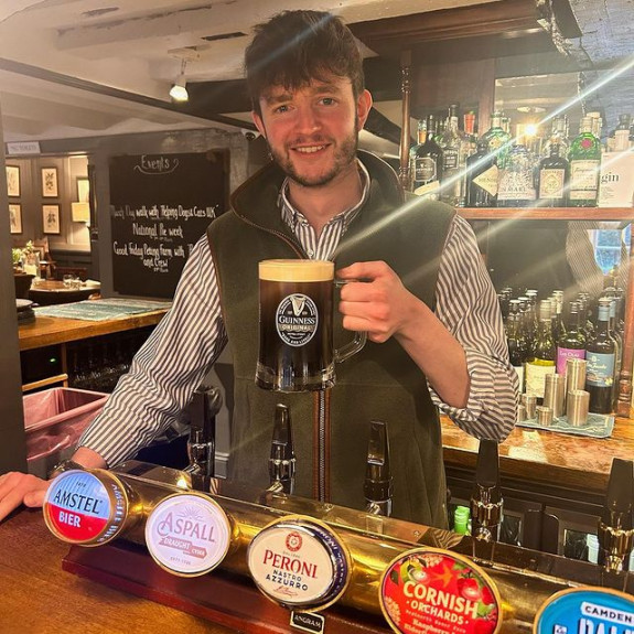 The Leather Bottle, Bar & pub, Reading Rd - Mattingley, England, United ...