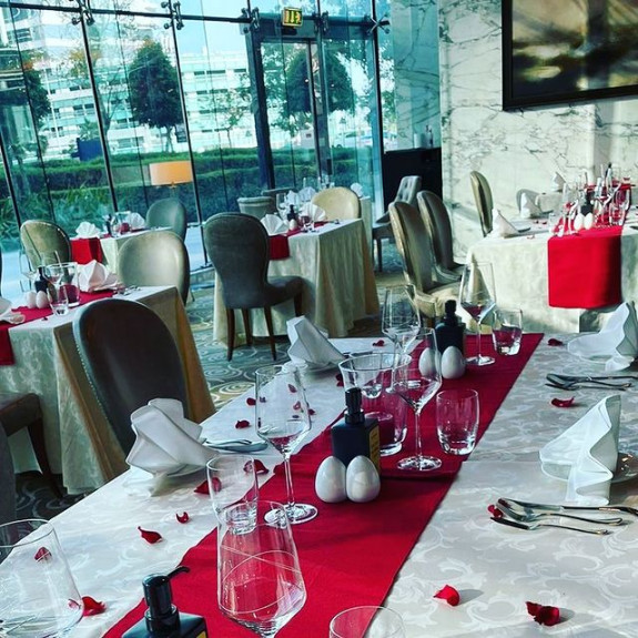 The Cavendish Restaurant, Restaurant, voco Bonnington Jumeirah Lakes ...