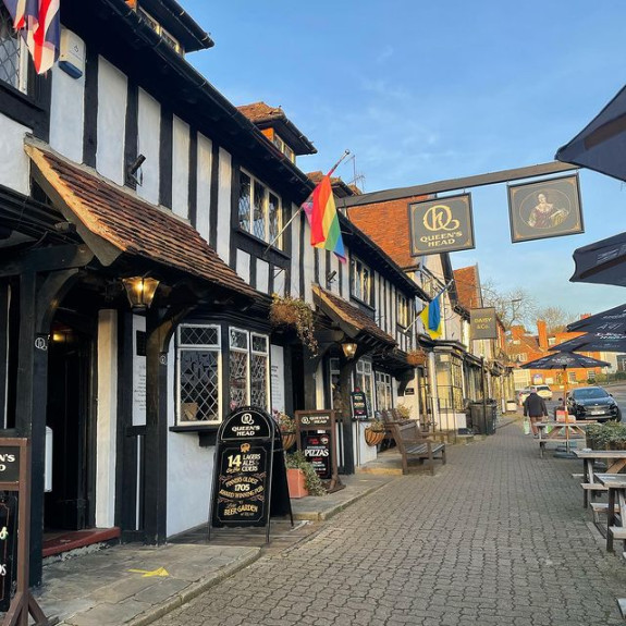 Queens Head Inn, Bar & pub, Chester Rd - Mold, Wales, United Kingdom ...